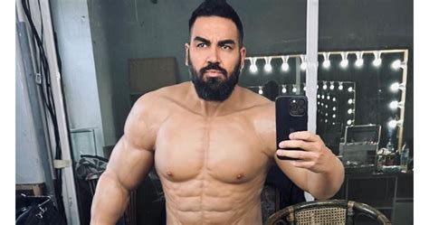 Азис Аз съм бъдещето според Ню Йорк Таймс защото имам дарбата да показвам накъде отива светът