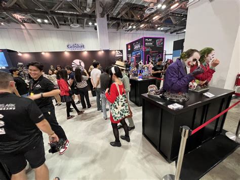 익스트림무비 퀸스튜디오 스태츄들 싱가포르 코믹콘 풍경