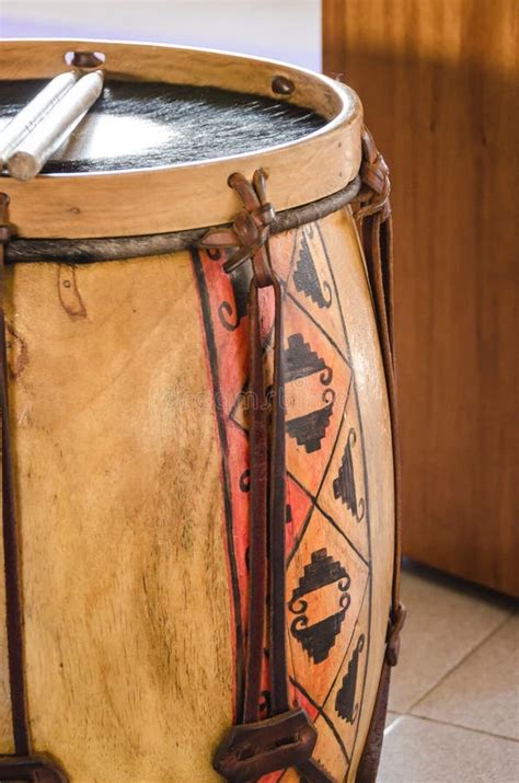 Bombo Instrumento De Percussão Tradicional Foto De Stock Imagem De Desempenho Cabra 98037230