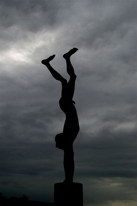 Handstand Im Sturm Bronzeskulptur Von Karl Ulrich Nuss Br Flickr