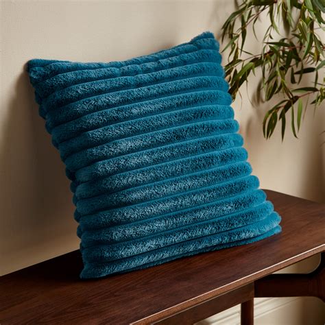 Catherine Lansfield Cosy Ribbed Soft Touch Velvet 45cm X 45cm Filled
