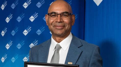 Dont Limit Good Work Only To Your Community Citizen Of The Year Nasir Hussain Sbs Urdu