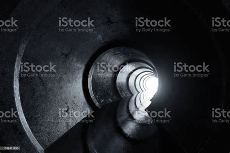 끝에 빛이 있는 콘크리트 원형 터널의 3d 렌더링 실내에 대한 스톡 사진 및 기타 이미지 실내 하수 맨홀 Istock