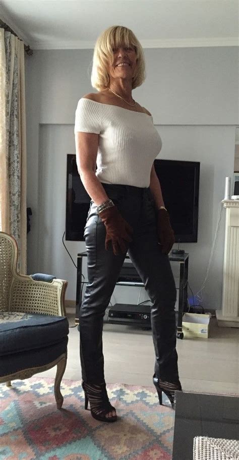 Pin On Lady Tina In 2023 Stylish Older Women Leather Pants Women Wet Look Leggings