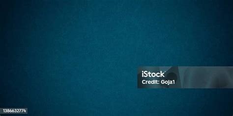오래된 빈티지 그런지 질감 테두리 디자인에 검은 비네팅어두운 파란색 배경 질감 빛이 어두운 우아한 청록색 벽 0명에 대한 스톡 벡터 아트 및 기타 이미지 Istock