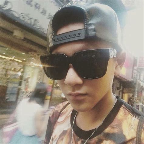 陳寶蓮17歲兒子初成長帥氣有型有意入圈出生才滿月就與母親分離 每日頭條