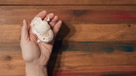 13 Hacks That Will Help You Perfect Eggshell Cracking