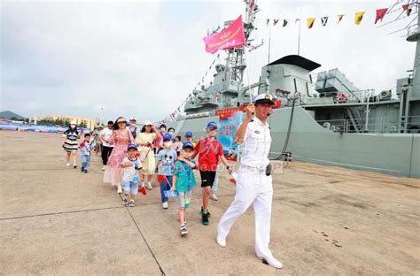海南三亚：海军南部战区某基地举行海军成立纪念日“军营开放日”活动 人民图片网