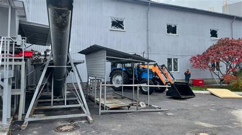 Поліція Нікополя показала наслідки нічного обстрілу Інформатор Нікополь