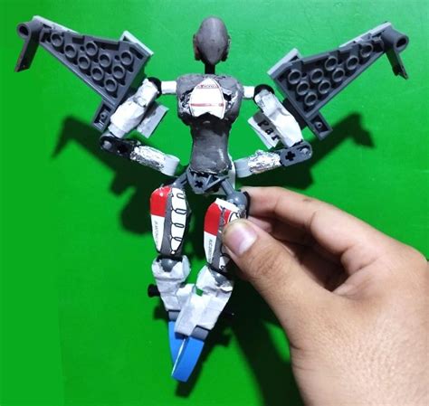 day 7 making a transformer adding weapons and kibble r transformers