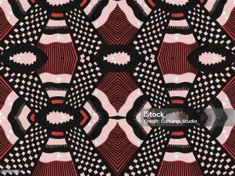 색깔이 있는 아프리카 직물 매끄럽고 짜임새가 있는 부족 본 기하학적 디자인 모양 및 선 밝은 분홍색 빨강 적갈색 및 까만 색깔 패턴에 대한 스톡 벡터 아트 및 기타 이미지