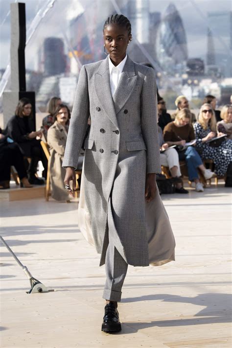 Alexander Mcqueen Spring 2022 Fashion Show The Impression