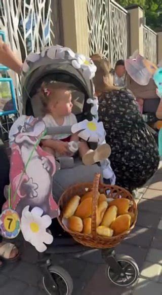 В Слободзее на параде колясок Карлсон который живёт на крыше и Красная Шапочка с пирожками