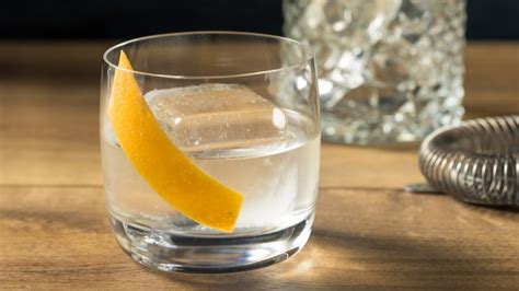 Best White Negroni Recipe How To Make A Variation On The Gin Cocktail
