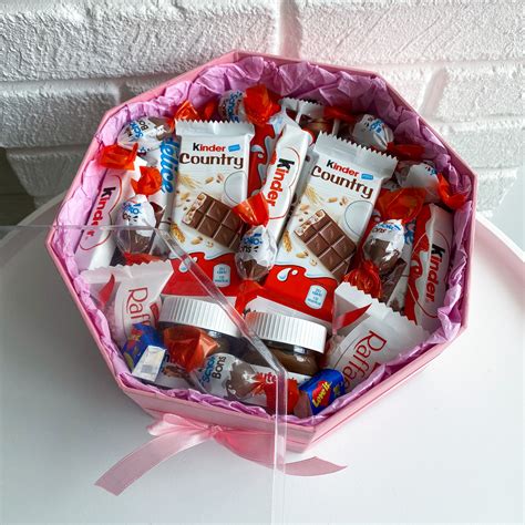 Солодкий бокс з нутеллою та кіндерами для дівчини дружини розмір М фото отзывы