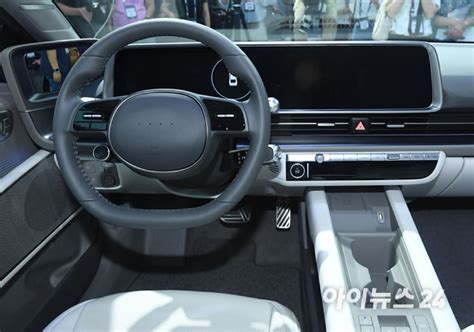 [포토]아이오닉6의 스티어링 휠 에누리 쇼핑지식 뉴스