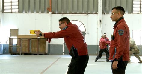 Un Instructor De Taser Explica Cómo Prepara A La Policía Y El Efecto Del Disparo “es Como Un