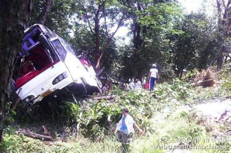 泰国普吉岛大巴堕崖致3名中国人死亡，旅游团来自陕西全球速报澎湃新闻 The Paper