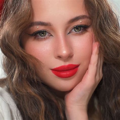 Alyona Evdokimova E Alyona Threads Say More