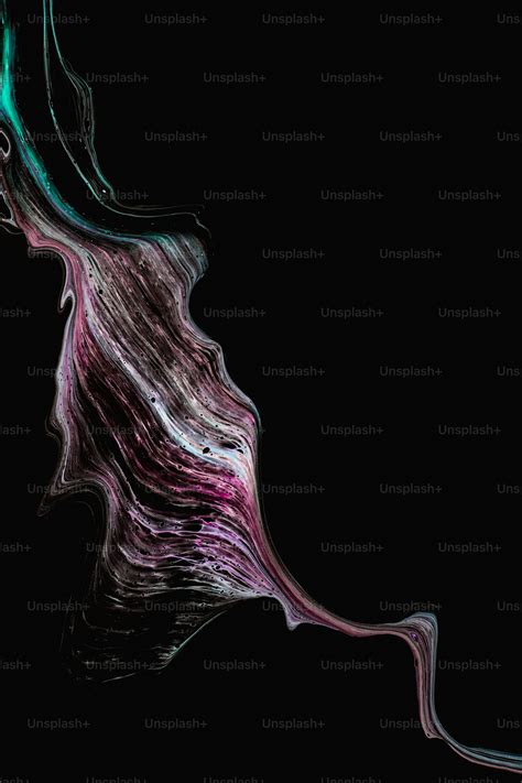 보라색과 녹색 소용돌이가 있는 검은색 배경 사진 Unsplash의 벽지 이미지