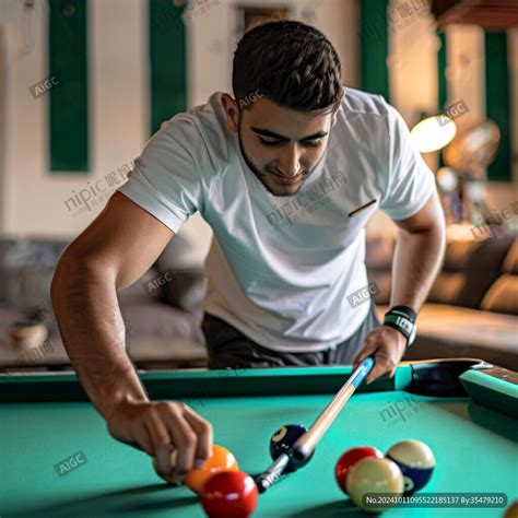 Ai创作图休闲台球运动 桌球台球会所运动 打台球图片 台球体育运动 健身房台球 桌球休闲娱乐 公司台球运动 台球会所桌球运动 台球比赛活动 桌球比赛台球比赛 打台球标语比赛 桌球台球比赛 台球