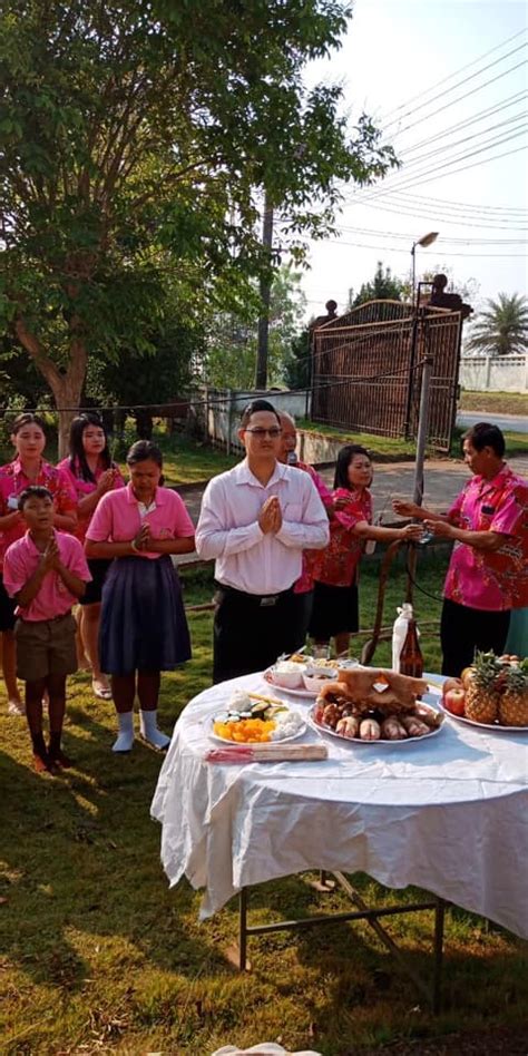 วันพฤหัสบ โรงเรียนบ้านย่านนางวิ่ง หรั่ง เครือแป้น อุทิศ