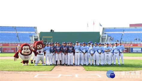 「2023樂天桃猿開幕戰」開球 張善政期盼樂天桃猿旗開得勝、再創佳績 Beanfun