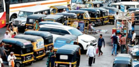 Pune Unauthorised Stops Of Buses Autorickshaws Resulting In Traffic