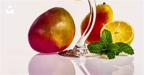 빨간 사과와 오렌지 과일 사진 Unsplash의 무료 칵테일 이미지