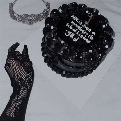 دشیک ترین مدل های مینیمال کیک تولد مشکی