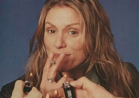 19 Famous Actresses Who Smoke Weed In 2026 Herb
