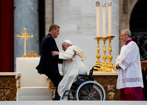 Умер папа римский Франциск Коммерсантъ