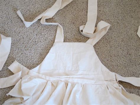 Do It Yourself Divas DIY Flirty Apron Revamped For Thanksgiving