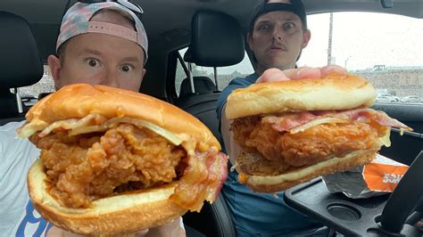 Live Popeyes Bacon And Cheese Chicken Sandwich Food Review Youtube