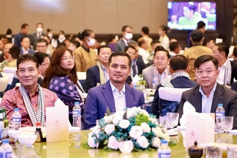 លោកអ្នកឧកញ៉ា អ្នកឧកញ៉ា ឧកញ៉ា ច្រើនរូប ចូលរួមកម្មវិធីរាត្រីសមោសរ ដើម្បីការងារសង្គមខេត្តព្រៃវែង