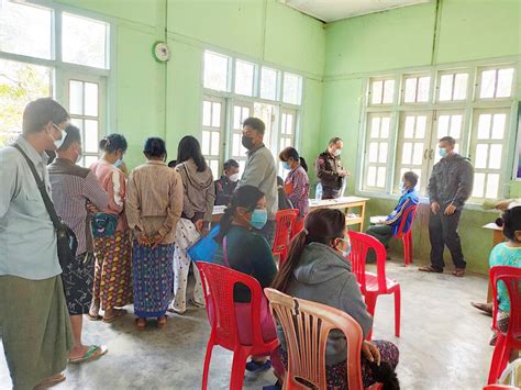 တမူးမြို့တွင် ပန်းခင်းစီမံချက်ဖြင့် အိမ်ထောင်စုလူဦးရေ စာရင်းနှင့်နိုင်ငံသားစိစစ်ရေး ကတ်ပြားများ