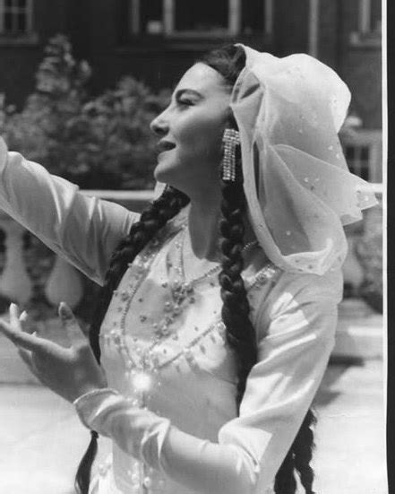 და ქალი და ქალი Added A New Photo