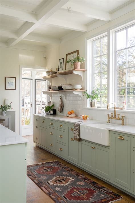 20 Stunning Kitchens With Green Kitchcen Cabinets