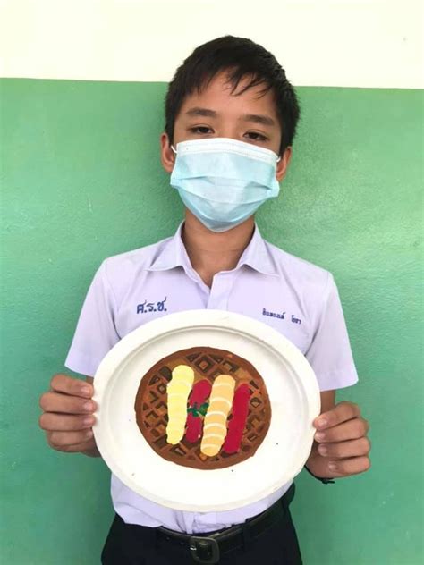 ผลงานเด็ก ม 2 วาดอาหารบนจานกระดาษ สวยทะลุมิติ เหมือนของจริงอยู่บนจาน