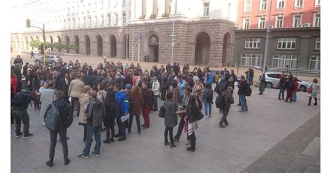 Журналисти протестират пред Министерски съвет в защита на свободното слово Снимки