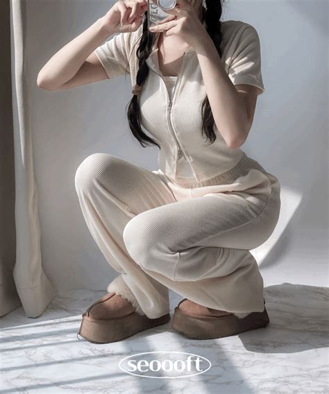 [set가격 달달색감] 투웨이 카라 골지 크롭 슬림핏 반팔 집업 와이드 일자 골지 밴딩 팬츠 셋업 트레이닝 세트 에이블리