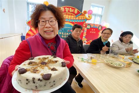 “新老上海人”一起吃年夜饭！“一口下去，满嘴都是家的味道”