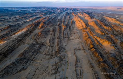 Bat Erdene ДЭЛ УУЛ Дундговь аймгийн Өлзийт сум Тагт баг Дэл уул нь зүүнээс баруун тийш 25 км