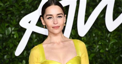 Emilia Clarke Asked For Selfie During Panic Attack And Its Not Ok