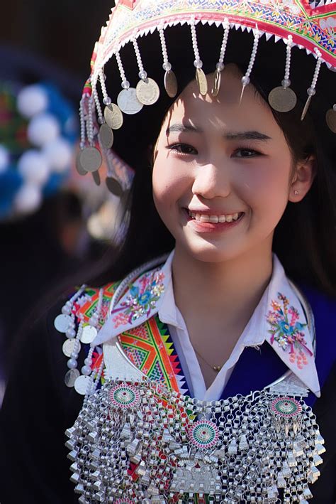 แบกพุงไปเที่ยว สาวม้ง หลักซาว สาวลาว Facebook