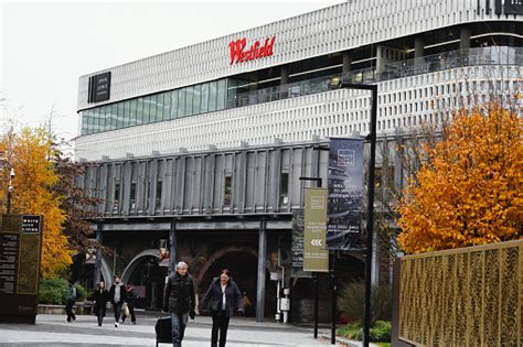 웨스트 필드 쇼핑 센터 외관 웨스트필드 런던에 대한 스톡 사진 및 기타 이미지 Istock