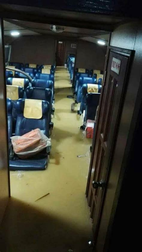 Borneo Sibu Sebuah Boat Express Bahagia Yang Dalam