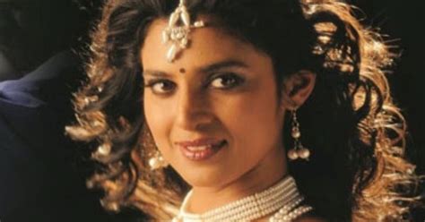 Hot Kerala Mallu Aunty Actress Kasturi Sexy Saree Removing Showing Big