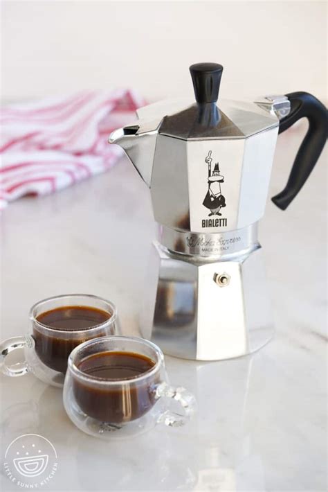 How To Use A Moka Pot Full Tutorial Little Sunny Kitchen