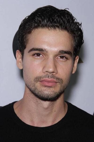 Steven Strait About Entertainmentie